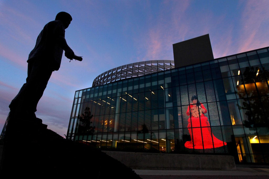 10 things You Should Know About the Henry Madden Library – Fresno State ...